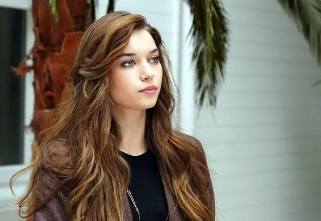 Afra Saraçoğlu kimdir? Afra Saraçoğlu kaç yaşında, nereli, boyu kaç ...